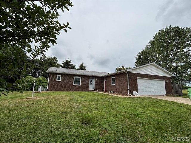 14904 Sycamore St, Grafton, IL 62037