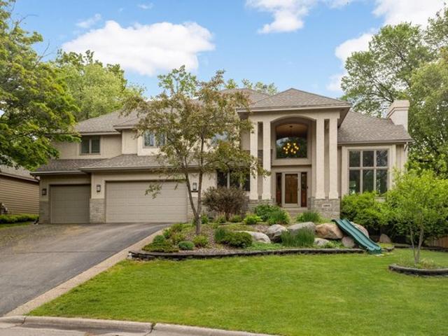 14905 White Oak Dr, Burnsville, MN 55337