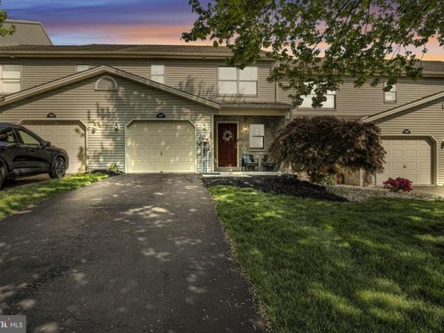 1490 Maplewood Dr, New Cumberland, PA 17070
