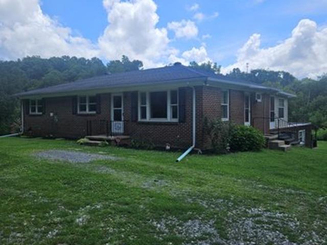 1490 S Long Creek Rd, Lafayette, TN 37083