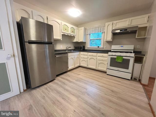14915 Daytona Ct, Woodbridge, VA 22193 | MLS #VAPW2111 | Compass