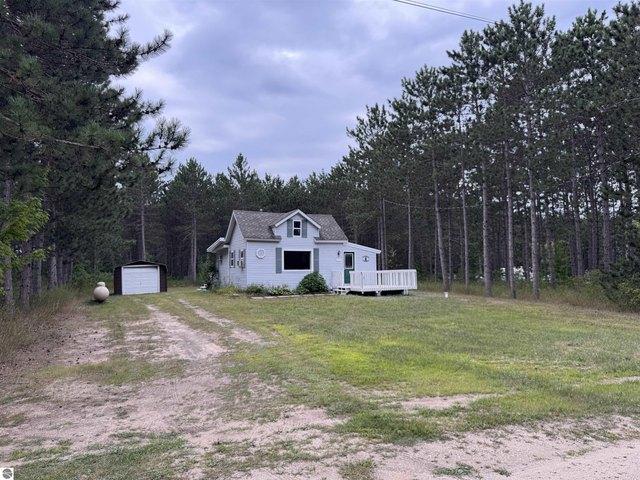 14915 Pauls Pl, Beulah, MI 49617