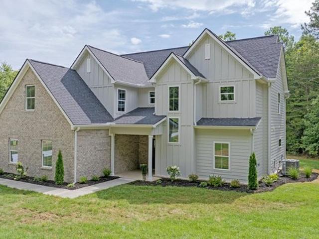 1492 Dreamfield Dr, Soddy Daisy, TN 37379