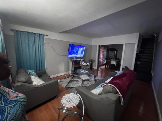 1492 East 45th Street | Compass