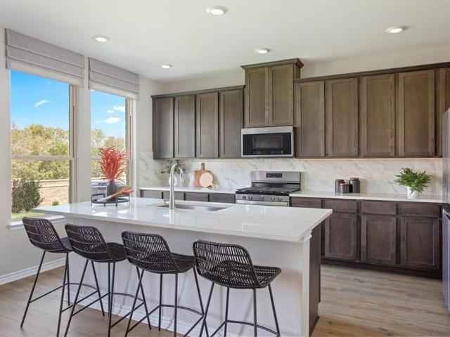 1492 Kingsbridge Drive