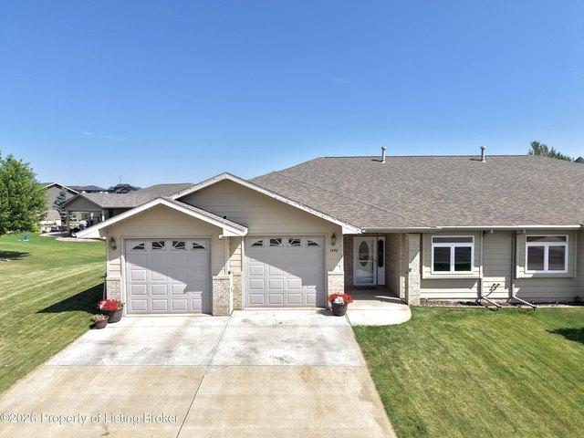 1492 Sagebrush Ct, Dickinson, ND 58601