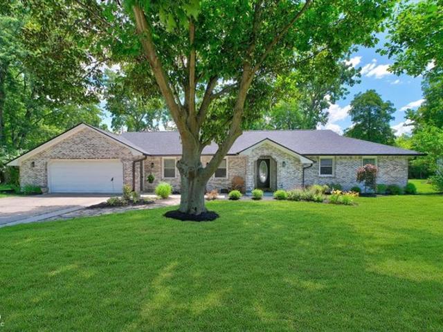 1492 Woodscliff Dr, Anderson, IN 46012