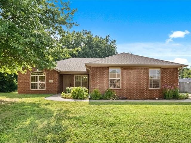 1493 N Hazeltine Dr, Fayetteville, AR 72704