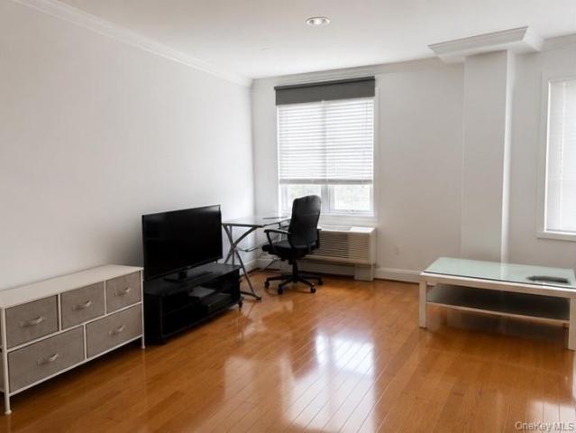 149 06 Northern Blvd 405