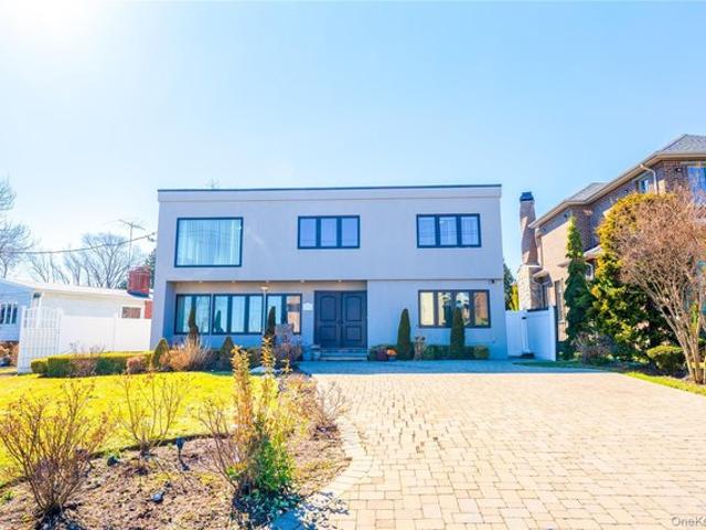 149 62 Powells Cove Blvd, Whitestone, NY 11357
