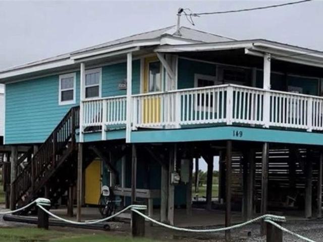 149 Blackberry Ln, Grand Isle, LA 70358