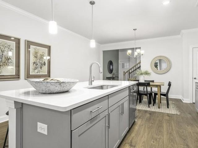 149 Briarwood Ln, Advance, NC 27006