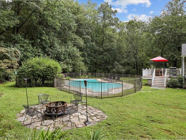 149 Brook Farm Road E