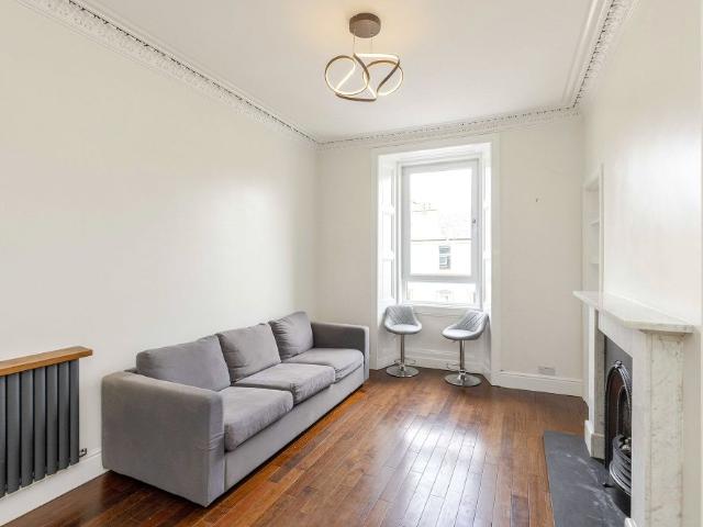 14/9 Dalmeny Street