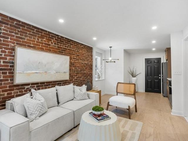 149 Derby St Apt C, Salem, MA 01970