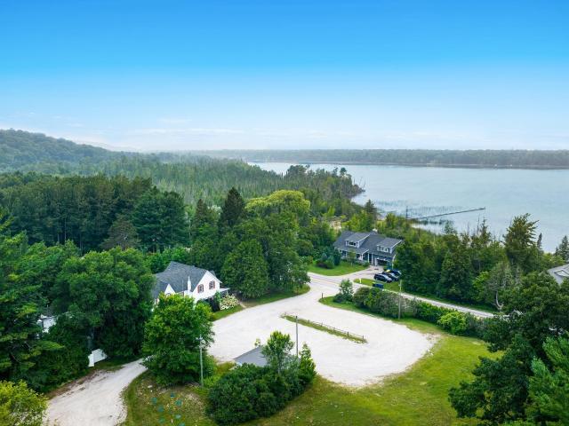 149 E Harbor Highway
