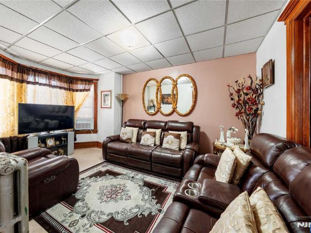 149 Howe Avenue