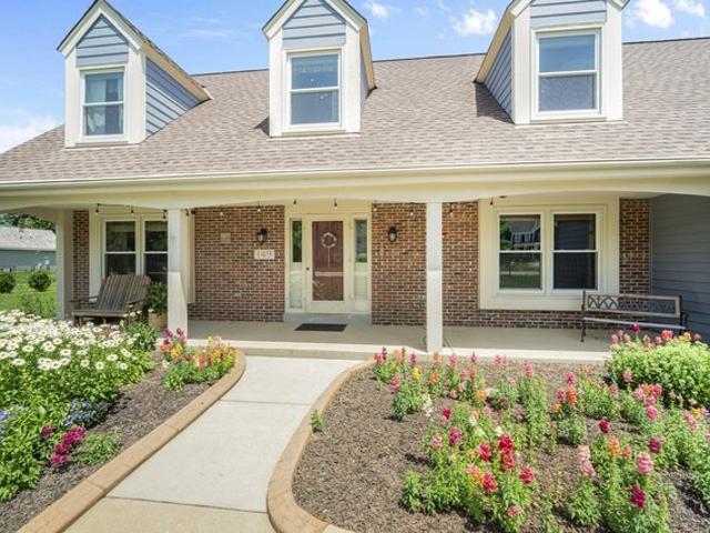 149 Hickory Dr, Delafield, WI 53018