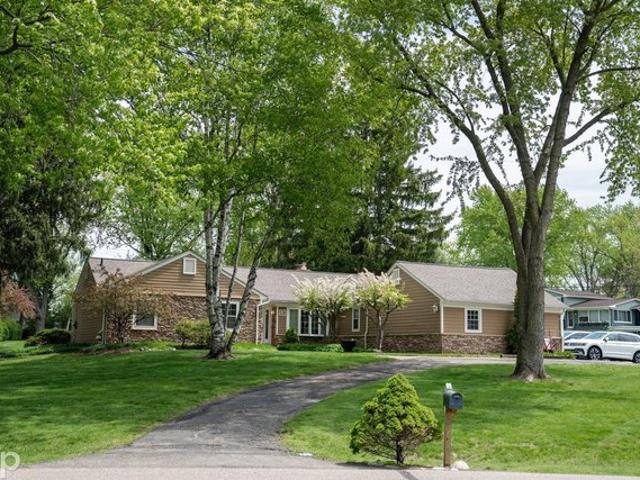 149 Orchardale Dr, Rochester, MI 48309