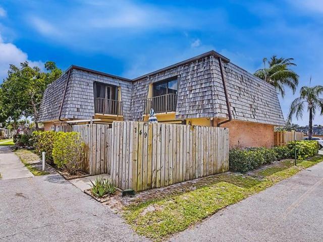 149 Lake Arbor Dr, Palm Springs, FL 33461