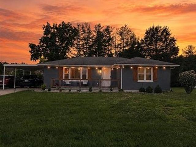 149 N Deepwood Dr, Radcliff, KY 40160