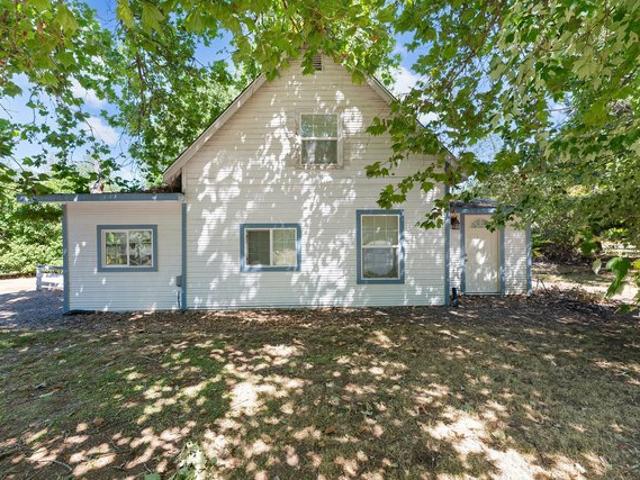 149 Peckerwood Ln, Grants Pass, OR 97527