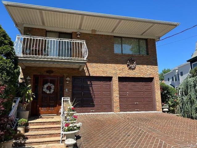 14 12 th St, College Point, NY 11356