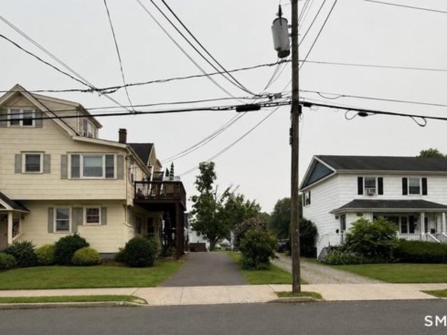 14 16 Cleveland St, Danbury, CT 06810