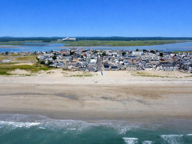 14 16 Dover Ave, Unit 3, Hampton, NH 03842 | Compass