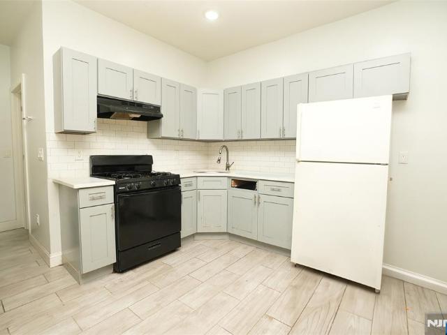 14 16 Hazel Place