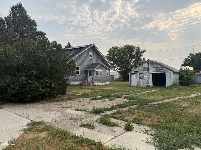 14 2nd St SE, Stanley, ND 58784