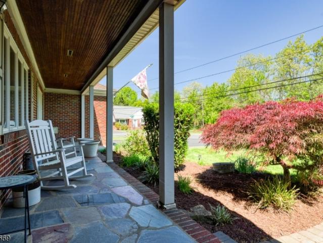 14 Taylor Dr