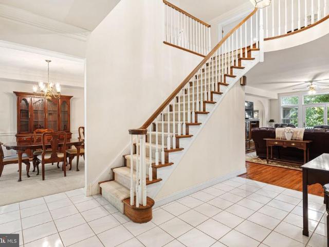 14 Timber Knoll Drive