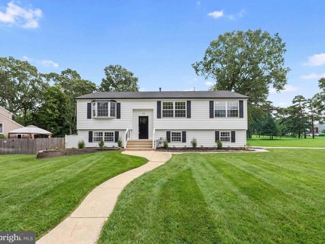 14 Tiffany Pl, Sicklerville, NJ 08081
