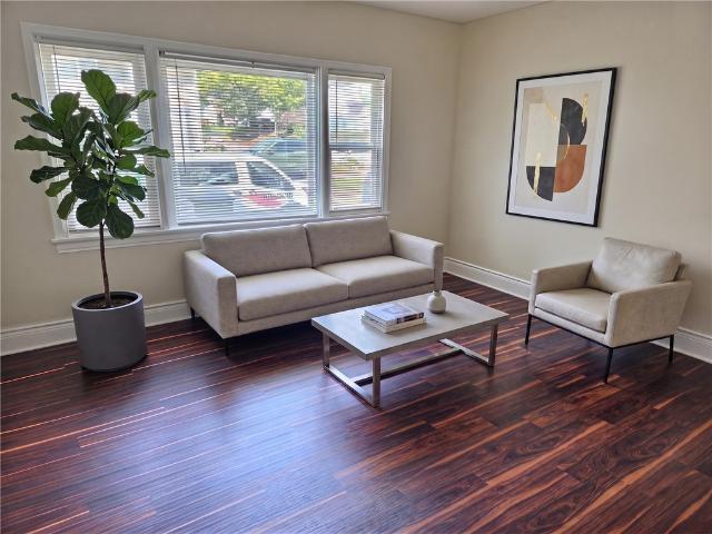 14 Utica Place