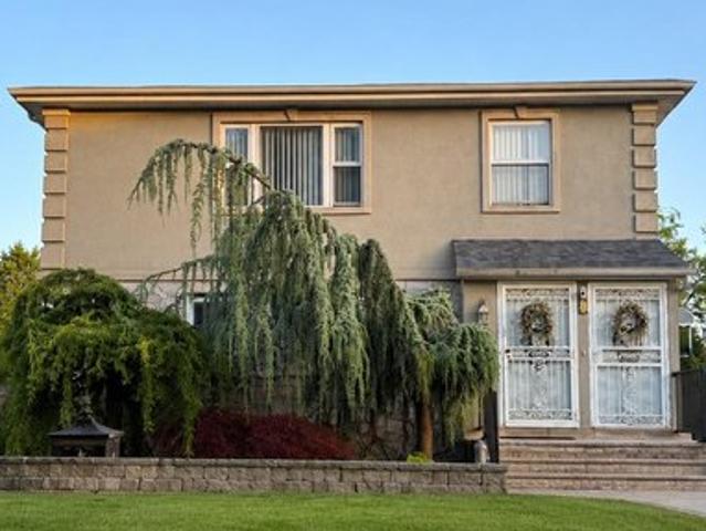 14 Vanata Ct, Hempstead, NY 11550