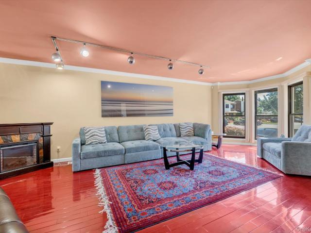 14 Vanderbilt Way 14