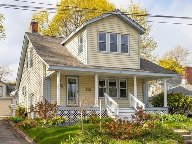 14 Vassar St, Leominster, MA 01453