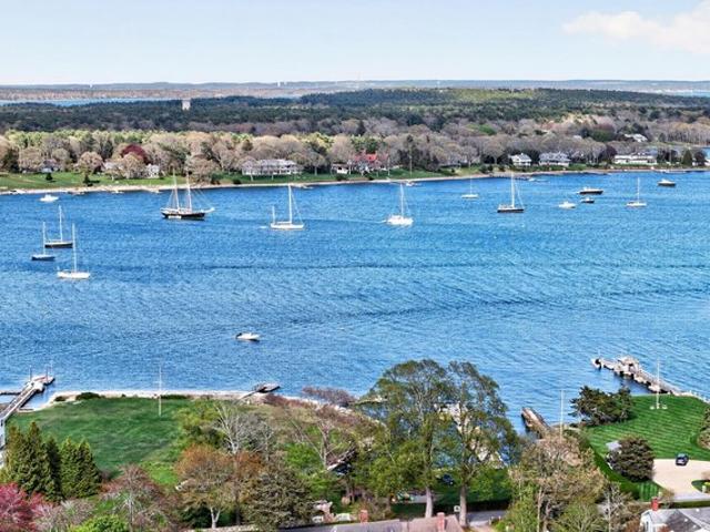 14 Vine St, Marion, MA 02738