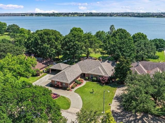 14 Victoria Dr, Rowlett, TX 75088