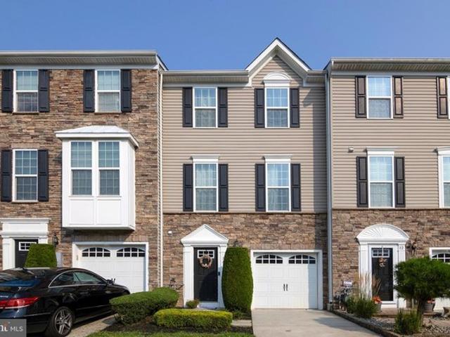 14 Village Green Ln, Sicklerville, NJ 08081