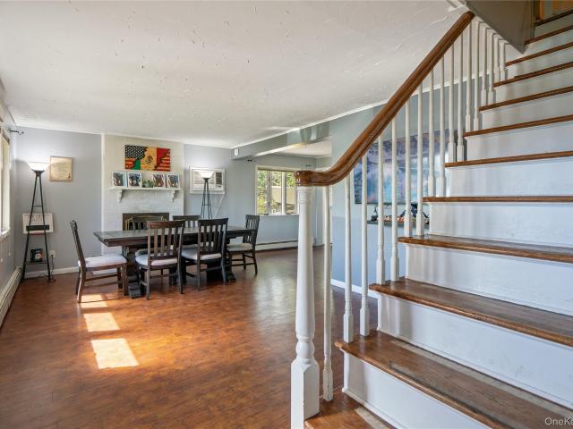 14 W Greenway Cir, Syosset, NY 11791 | MLS #991908