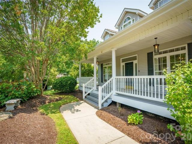 14 Waterbury Ct, Hendersonville, NC 28791