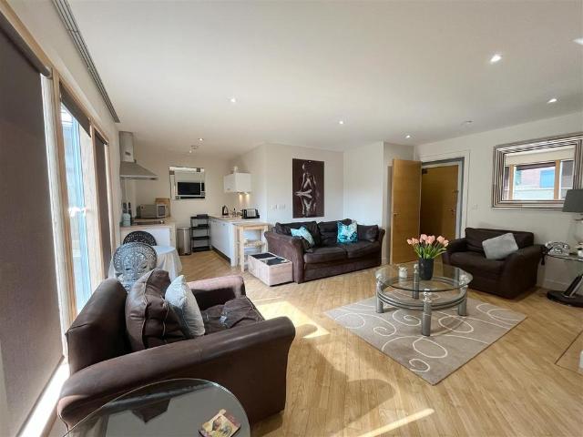 14 Waterfront Walk, Birmingham 2 bed apartment to rent £1,275 pcm £294 pw