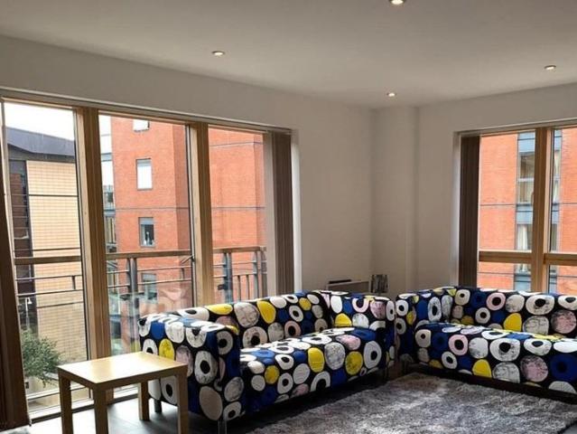 14 Waterfront Walk, Birmingham 2 bed apartment to rent £1,295 pcm £299 pw