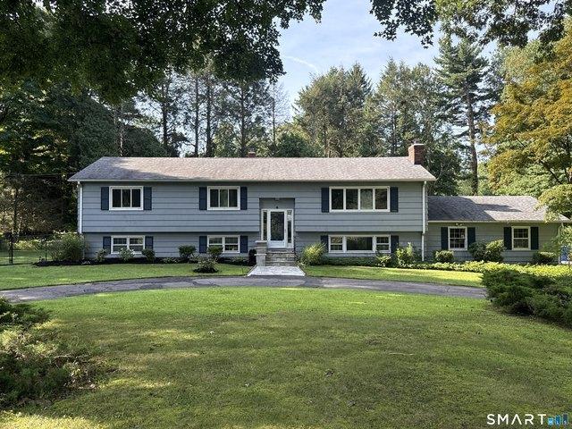 14 Watrous Ln, Woodbridge, CT 06525