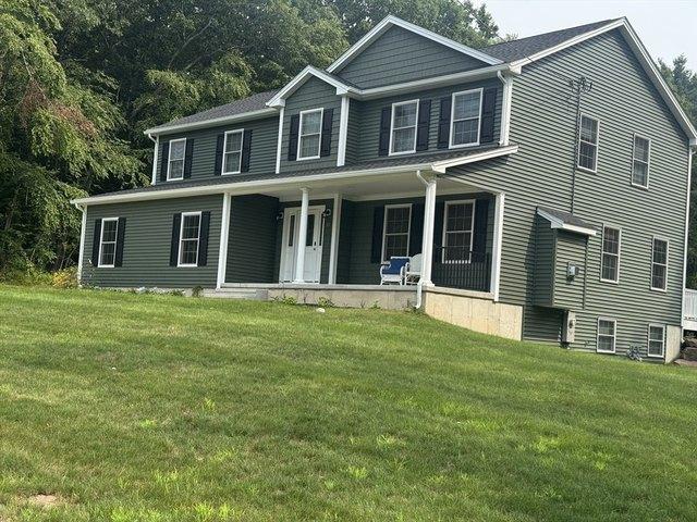 14 Wellfleet Dr, Wilbraham, MA 01095