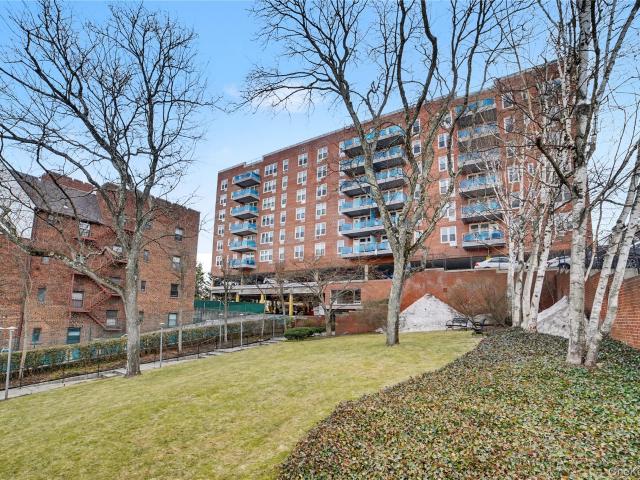 14 Westview Avenue 701