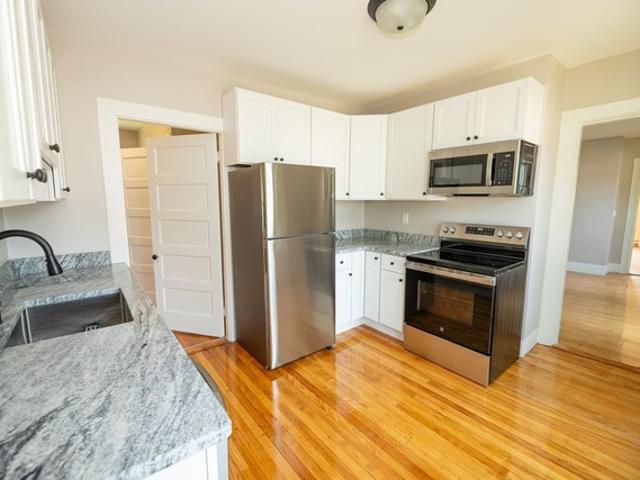 14 Winter St, Saco, ME 04072