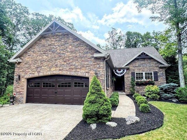 14 Winged Foot Dr, Hazle Township, PA 18202